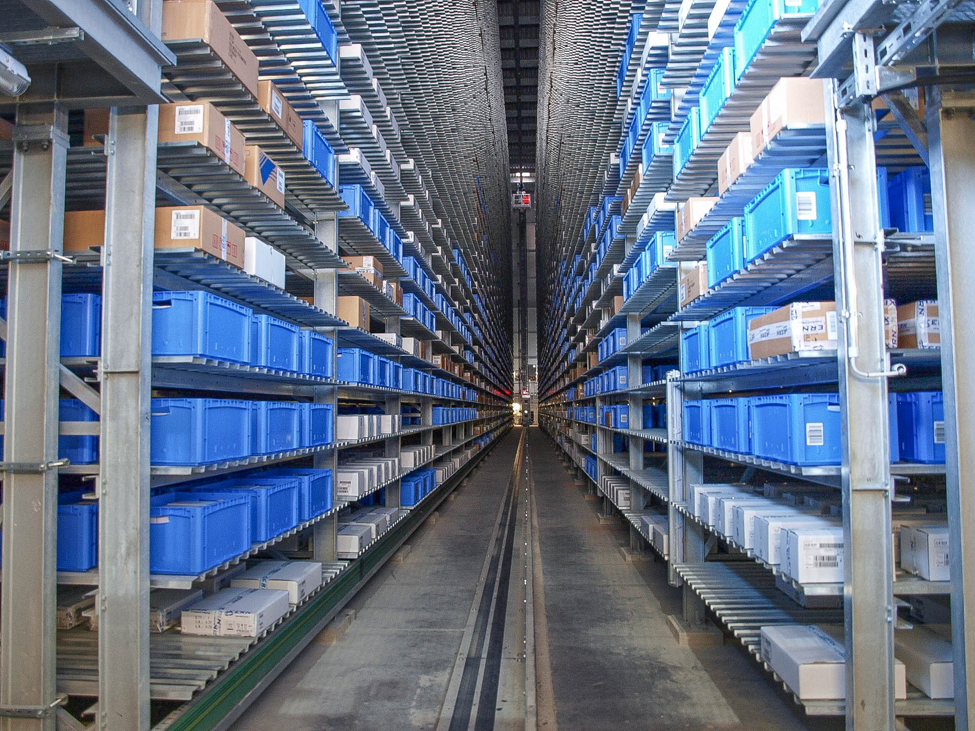 High-bay pallet warehouse and miniload with order picking at Kern ...