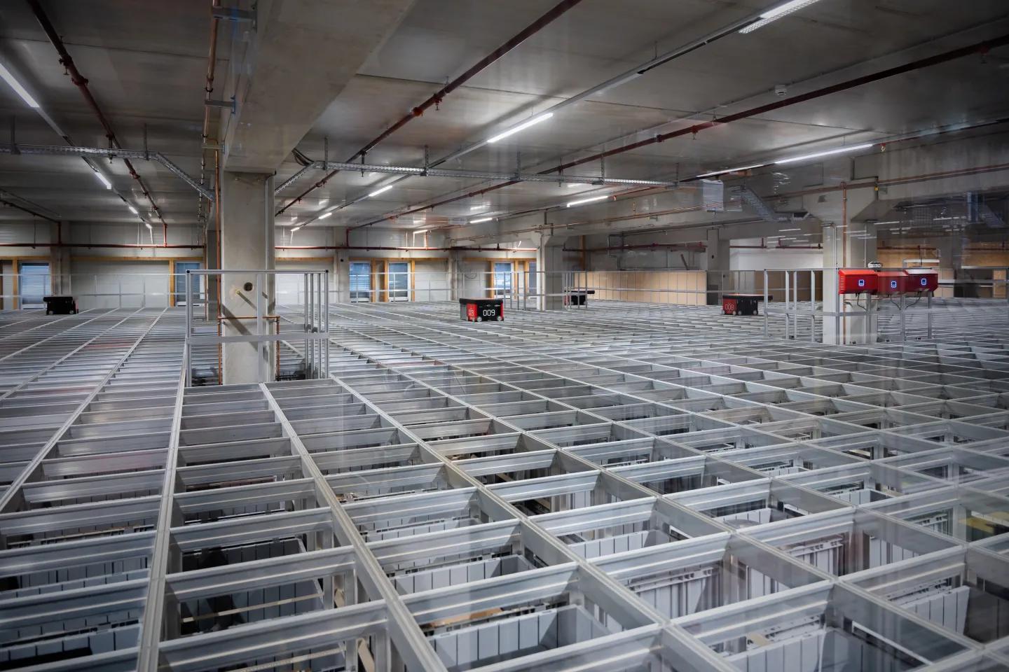 iDM Multi-Solution Lagersystem HRL & AutoStore | HÖRMANN Intralogistics